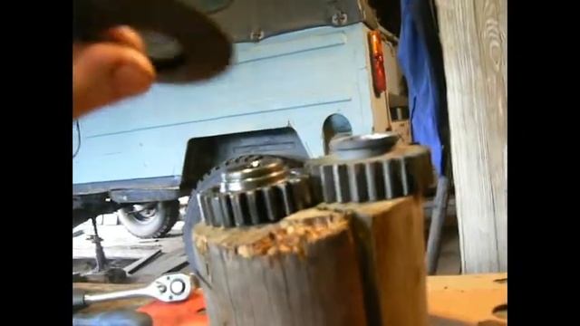 Замена шестерней в бортовом редукторе ЛУАЗ 969м часть 2