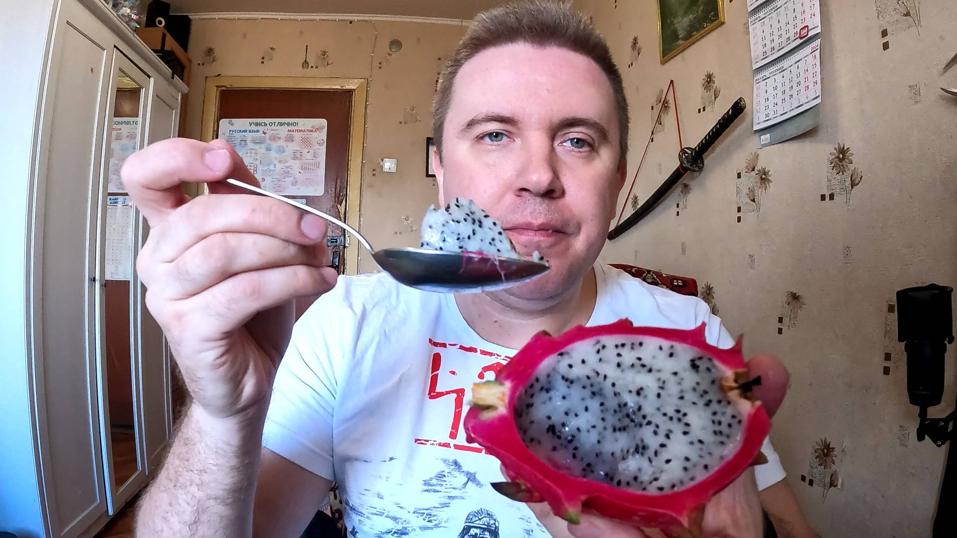 Питахайя ( Драконий Фрукт ) Пробую Первый раз в жизни.