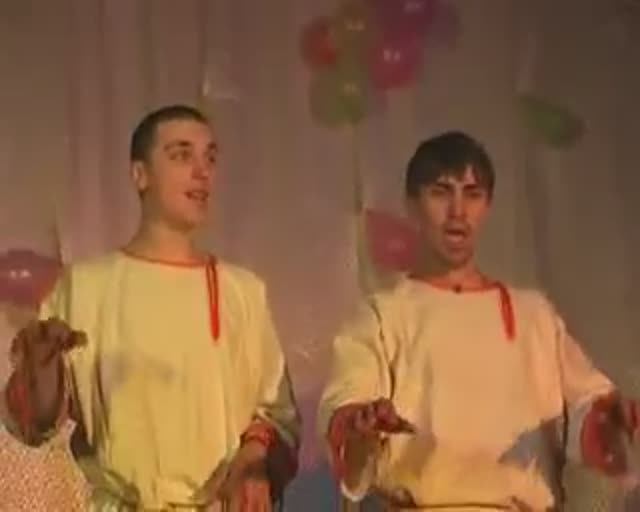 Во горнице лежат доски