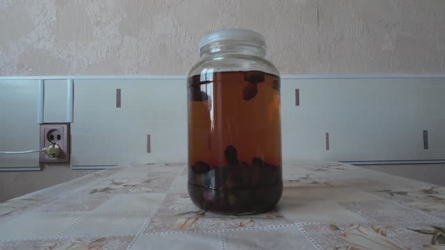 Настойки на ягодах красной рябины и шиповника