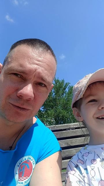 гуляем и веселится с любимой дочей