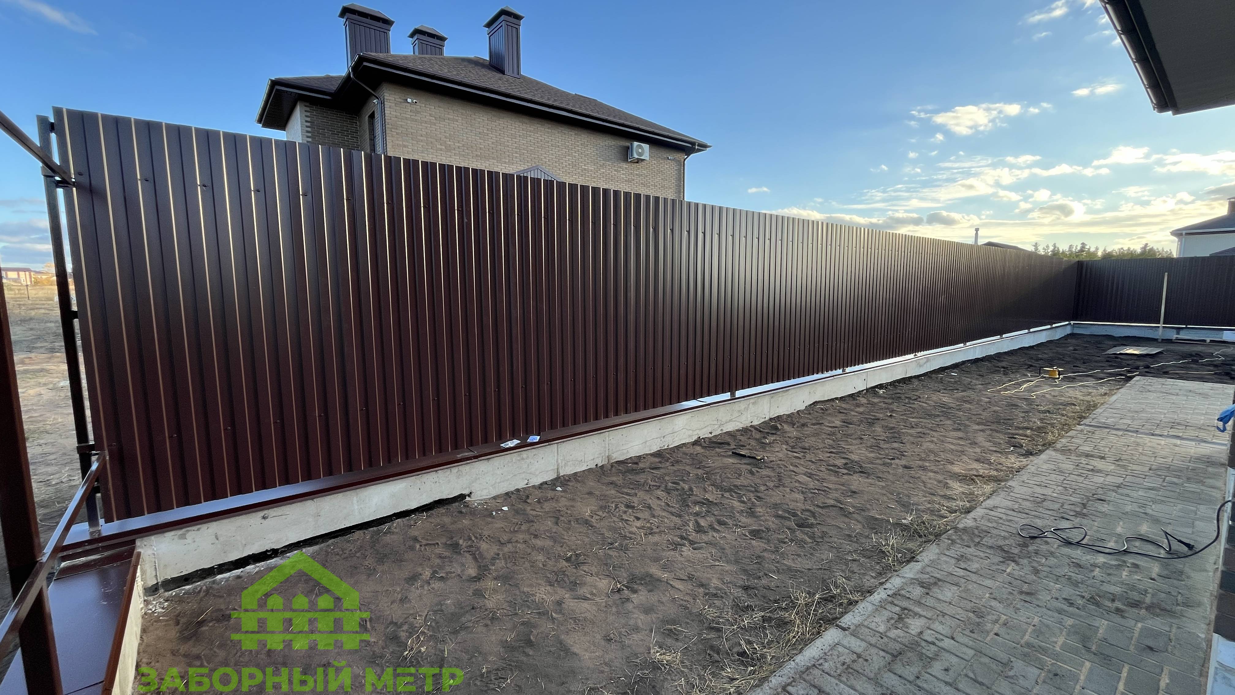 Установка заборов из профнастила в Воронеже
