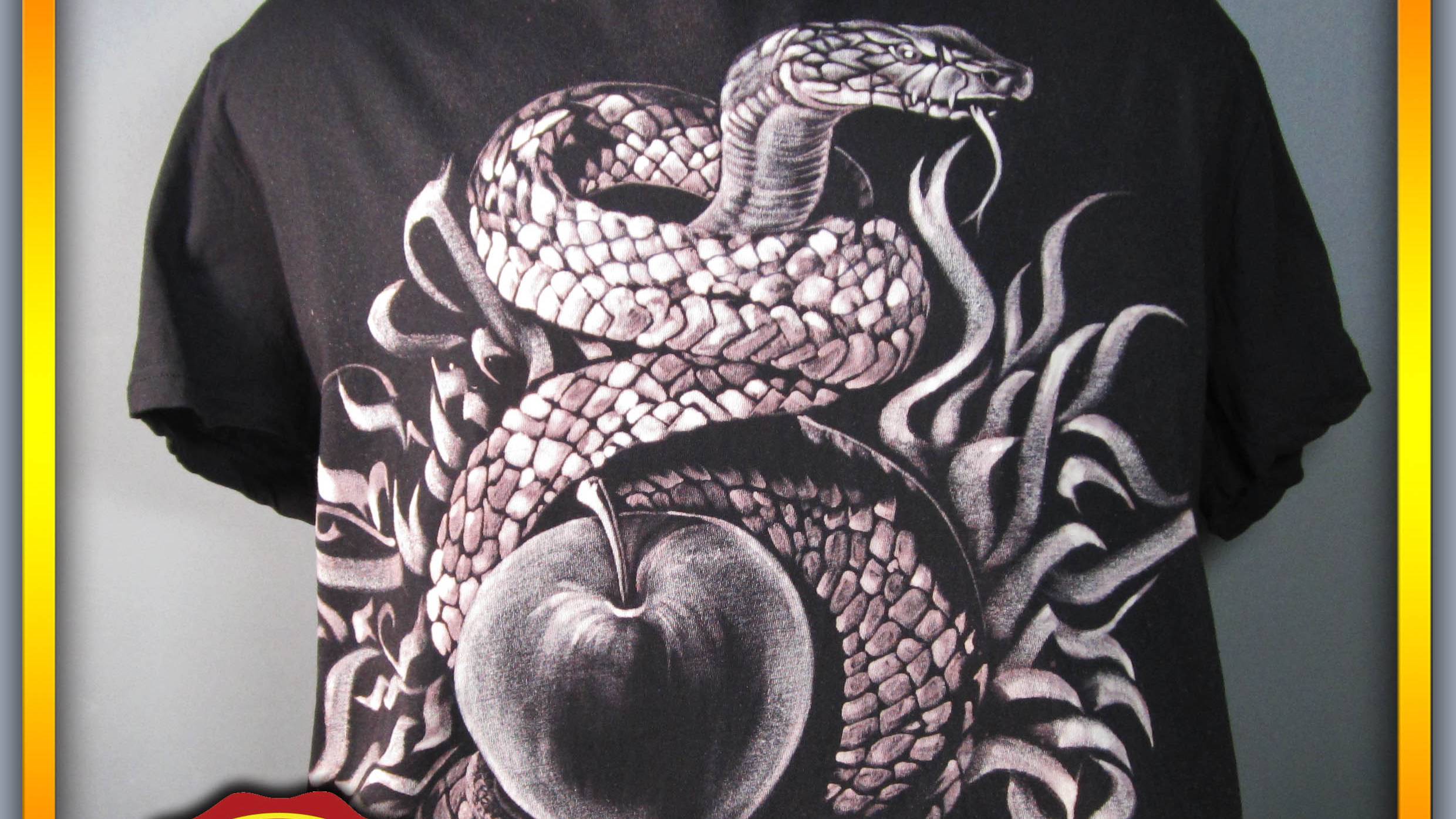 Змей с яблоком