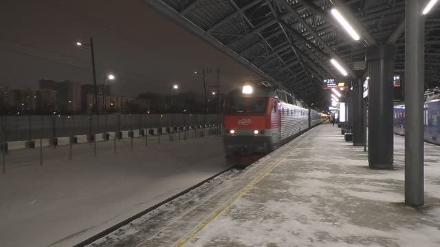 Электровоз ЧС7-228 (ТЧЭ-33) со скорым фирменным поездом "Сож" №056Ь Гомель - Москва.