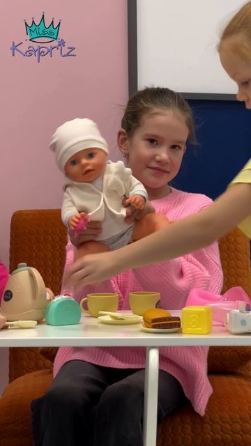 ТМ Miss Kapriz  Интерактивный Пупс и чайный набор  (307-950, 116-334)