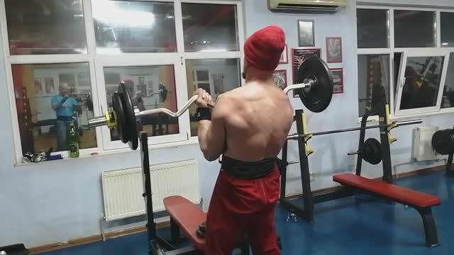 Подъём на бицепс 65кг х3. Дмитрий Горбачев
