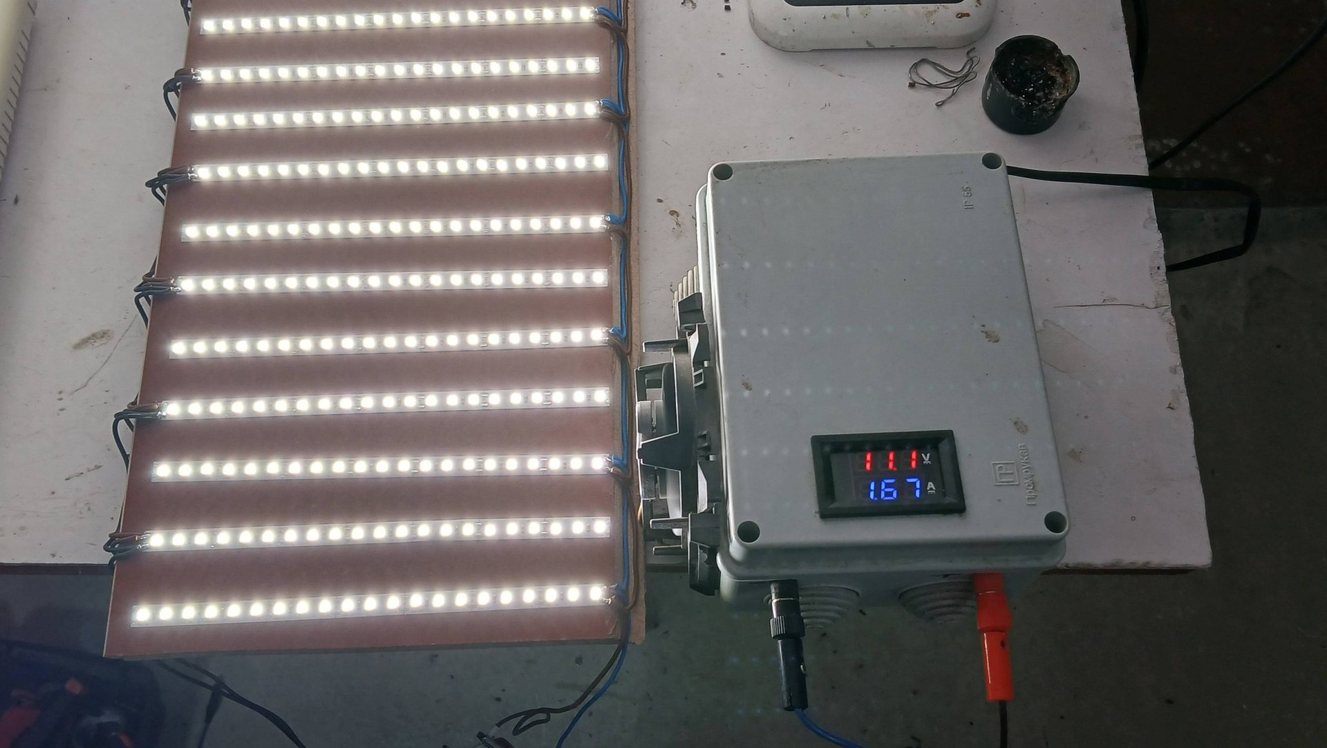 Светильник из обрезков светодиодной ленты.