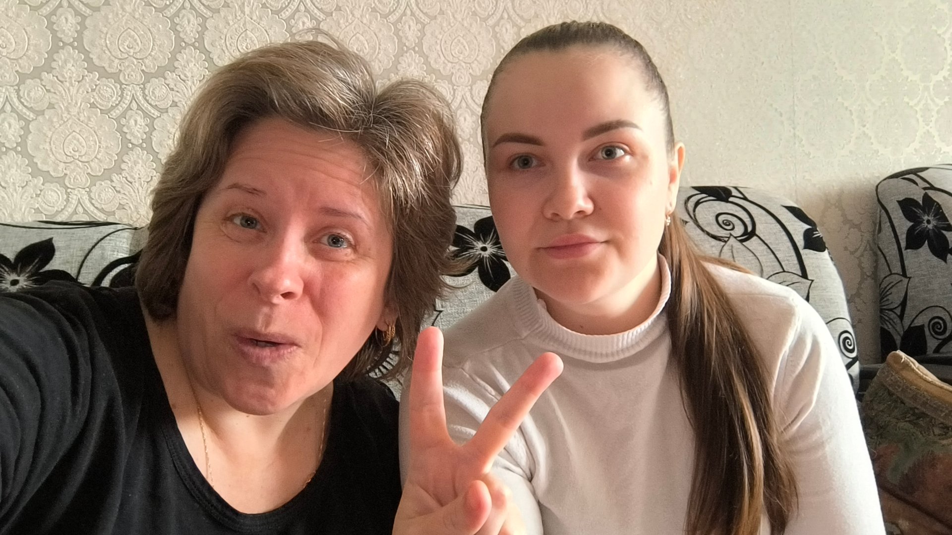 Сидим с Леночкой ,болтаем 🤣