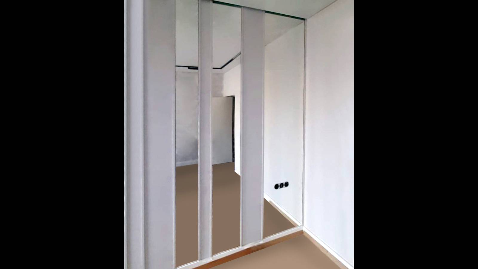 Композиция из высоких зеркал