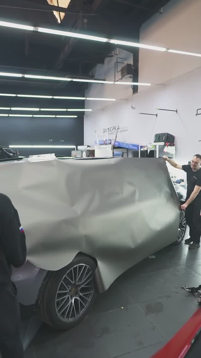 Porsche Cayenne:
✅ оклейка кузова цветной виниловой пленкой с защитным покрытием от царапин!