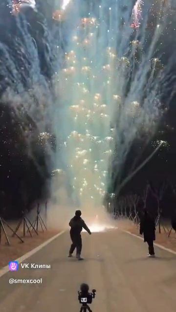 Запуск летающего фейерверка "Медуза"  + веерный фейерверк