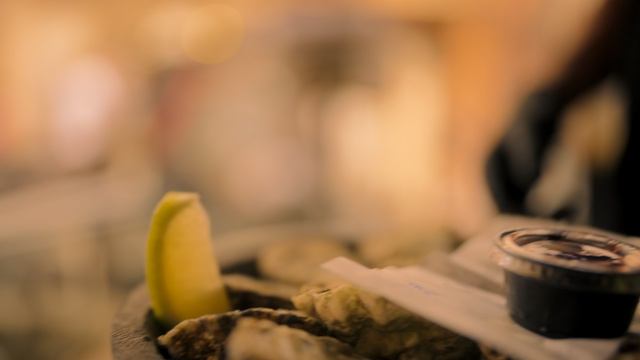 Юджин Леви: Путешественник поневоле 2 сезон 3 серия «Франция» (документальный сериал, 2023)