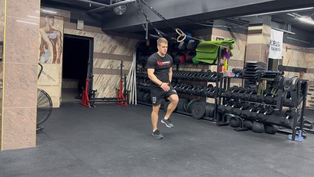 Прыжок на 1й ноге с разворотом на 90 градусов