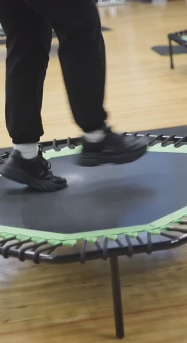 Групповое направление "Джампинг" в фитнес-центре "Гараж"