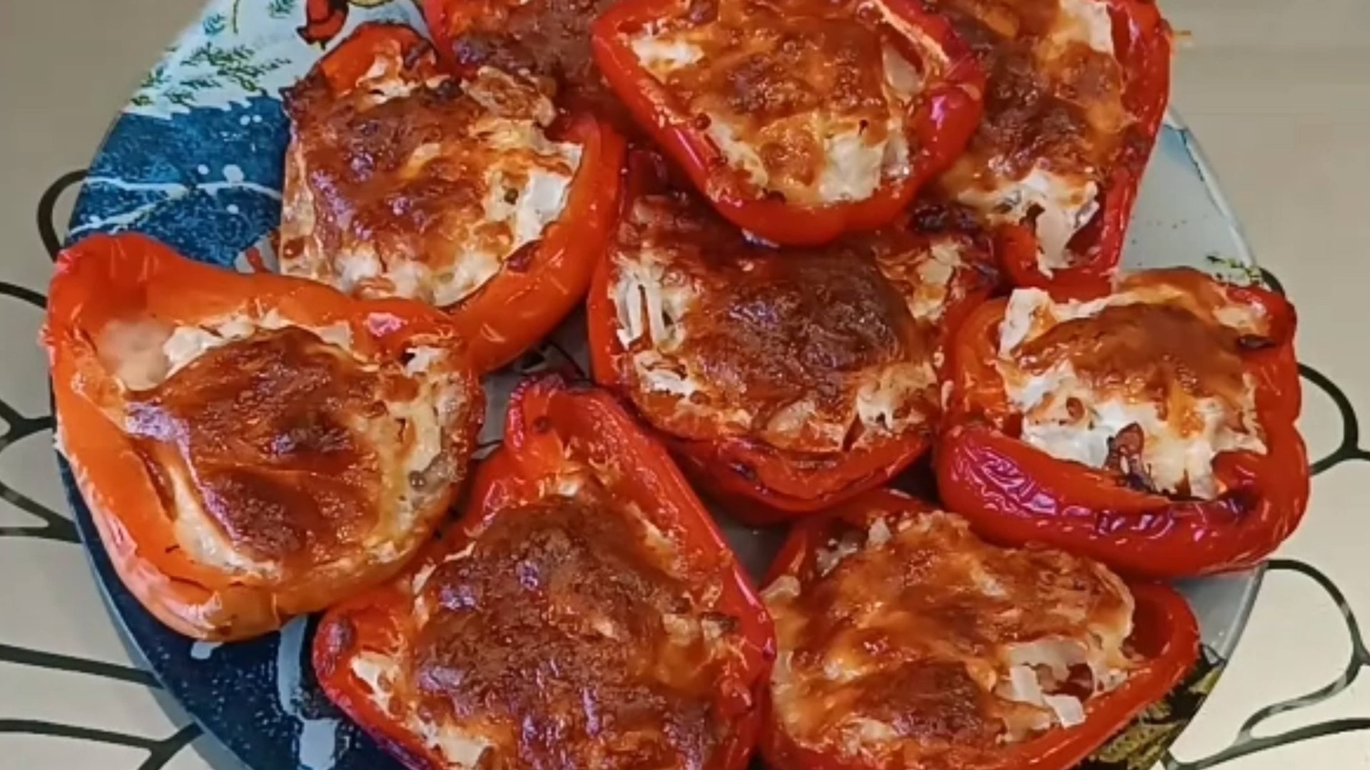 Запечённые фаршированные перчики