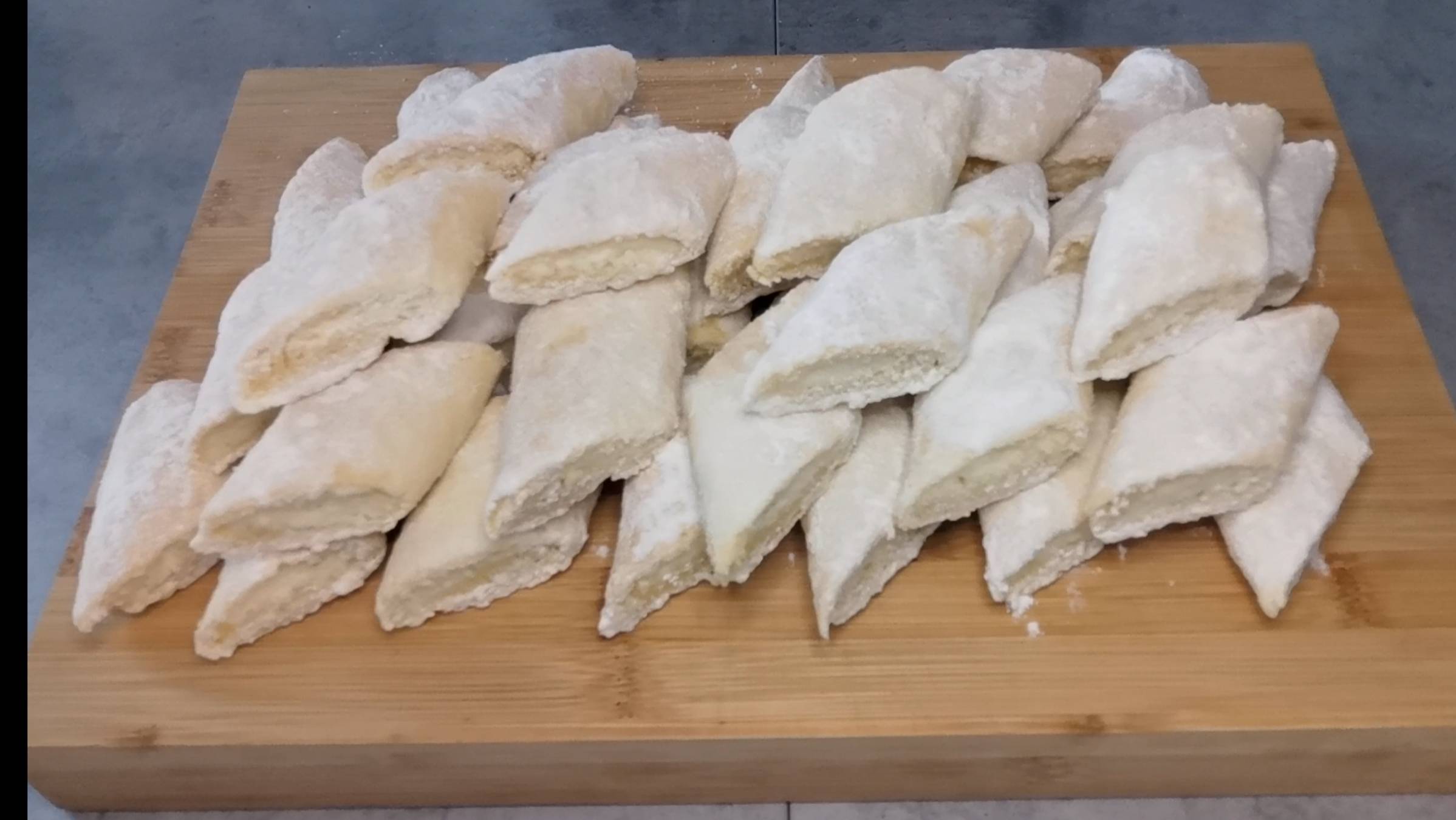 Трубочки с творожной начинкой. Простой рецепт домашнего печенья.