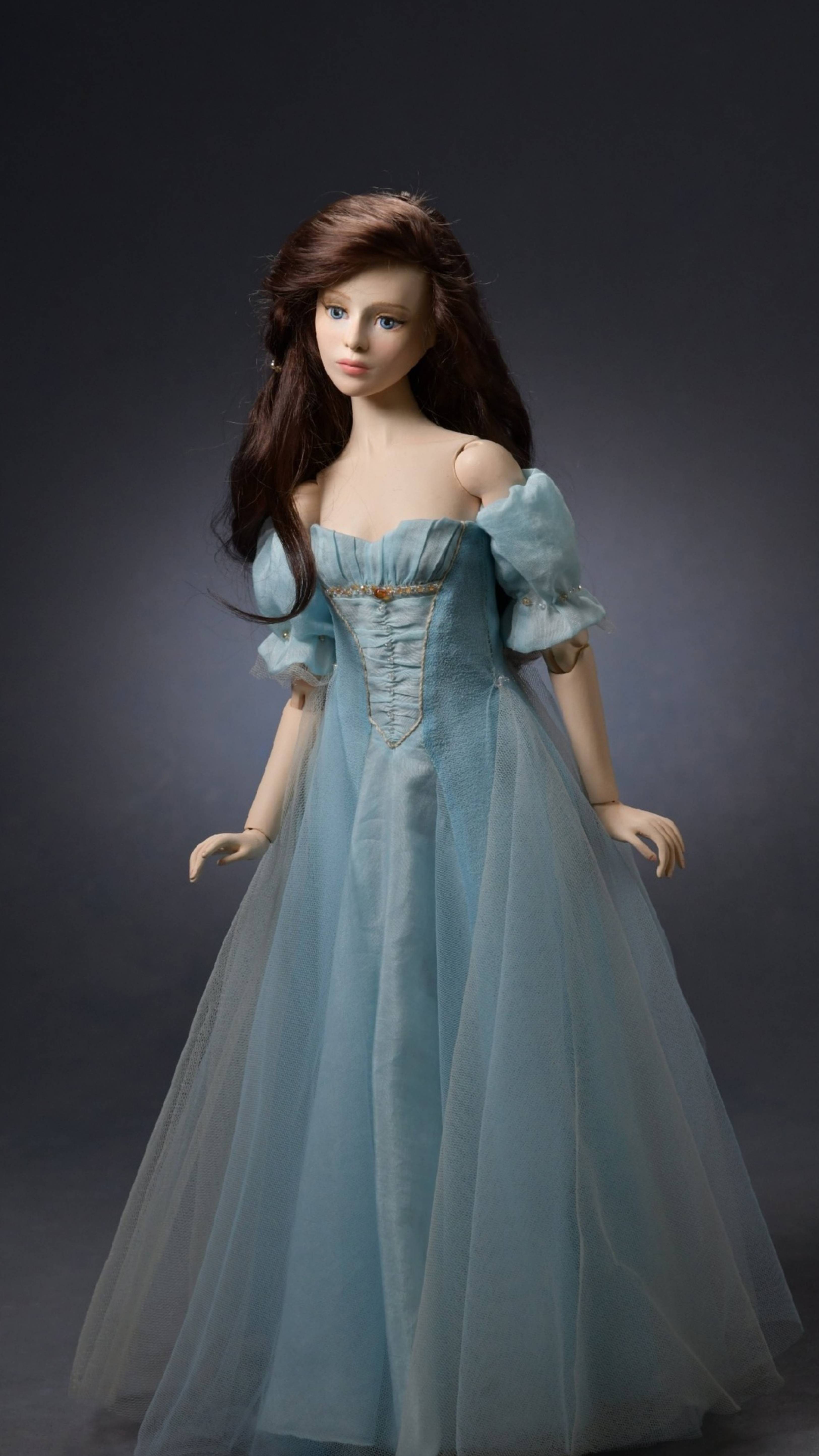 Шарнирная кукла Надежда ожила с помощью искусственного интеллекта.