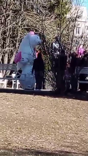 Белый Миша (зажигает) в сквере им.Чехова (г.Чехов) Часть 1