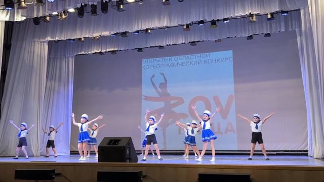 "Море, а на море чайки"