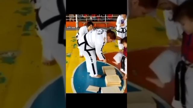 Маленькая каратистка