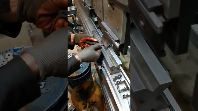 Изготовление кронштейнов. Гибка деталей: изготовление деталей из металла по чертежам