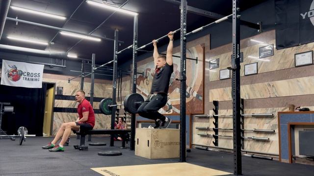 Киппинг на турнике, стоя на коробке|Box assisted Beat swing