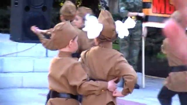 Непоседы - Танец Смуглянка (07.05.2015, Умëт, акция Свеча Памяти)