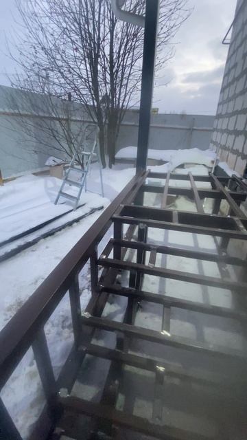 Каркас под укладку террасной доски и ступенек ДПК готов.