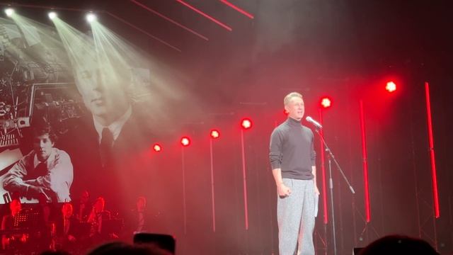 "Ночь театра 2025" в Театре им. Гоголя. Актер Антон Шагин на торжественном открытии .