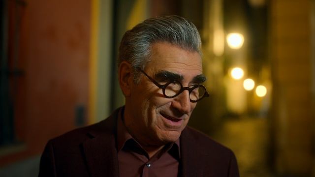 Юджин Леви: Путешественник поневоле 2 сезон 7 серия «Испания» (документальный сериал, 2023)