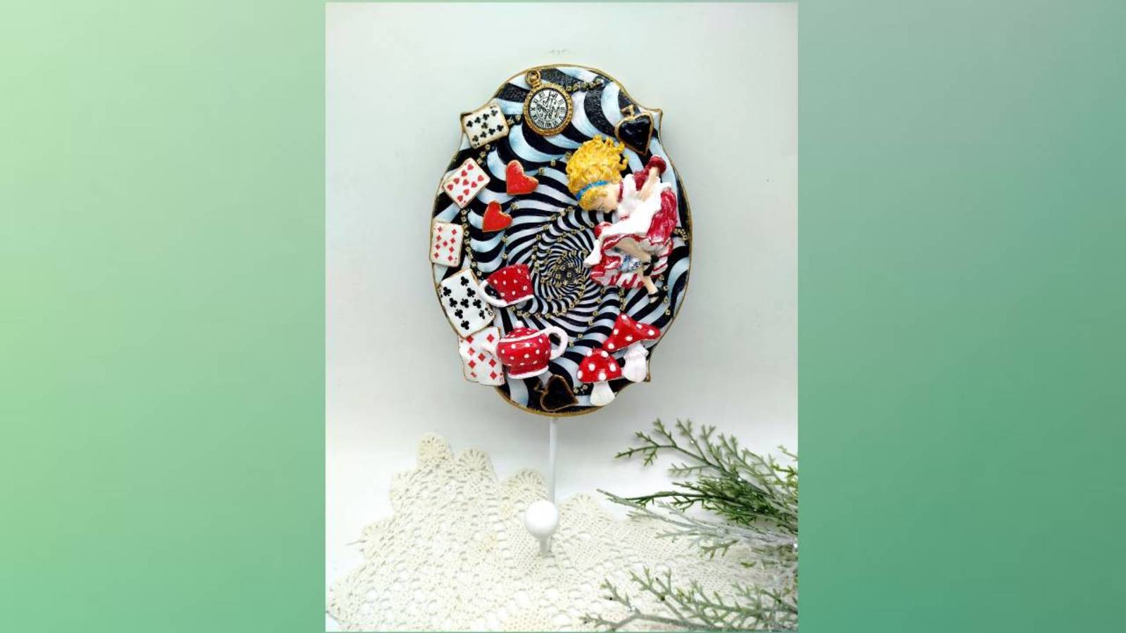 Вешалка Полет в кроличью нору.