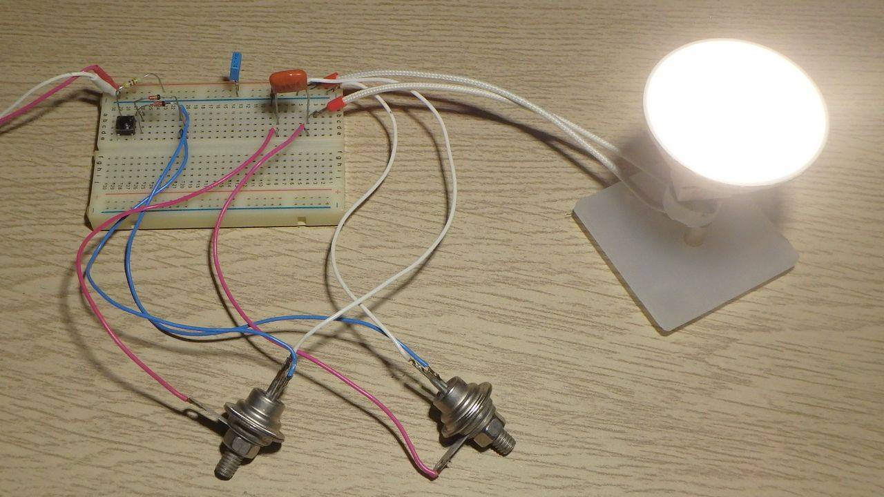 Выключатель на тиристорах.