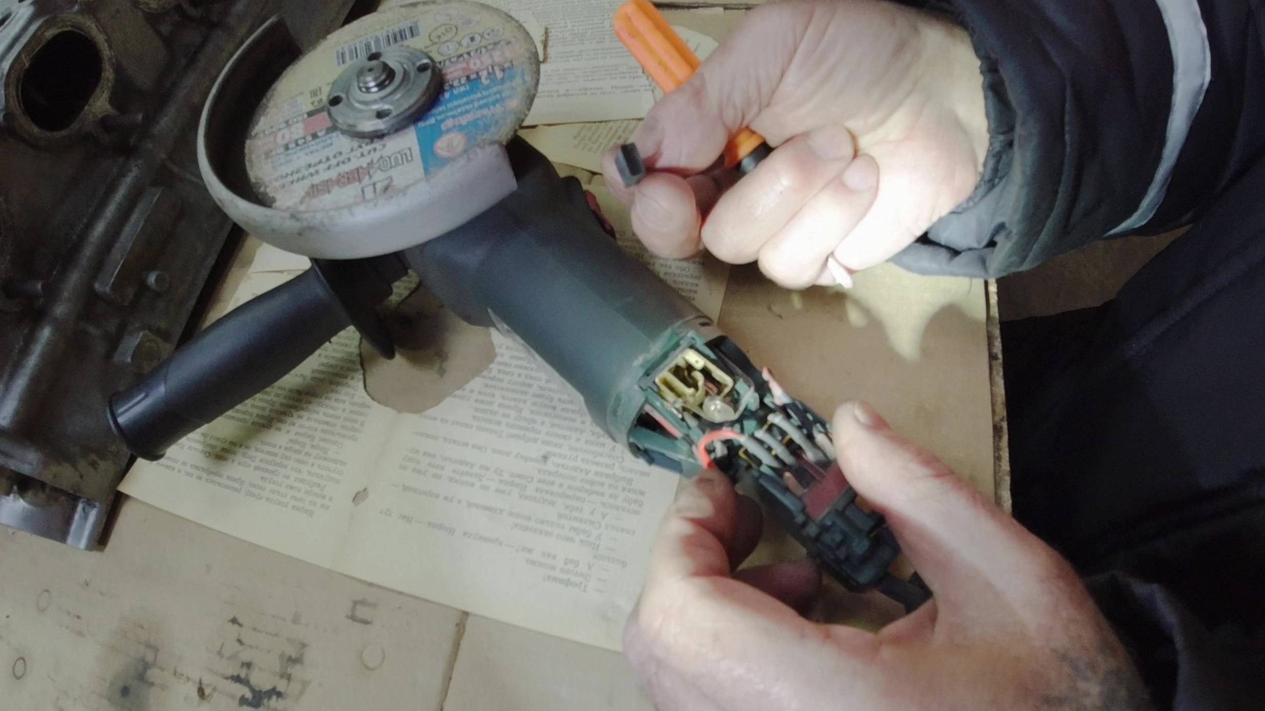 Осмотр и ревизия щеточного узла моей УШМ