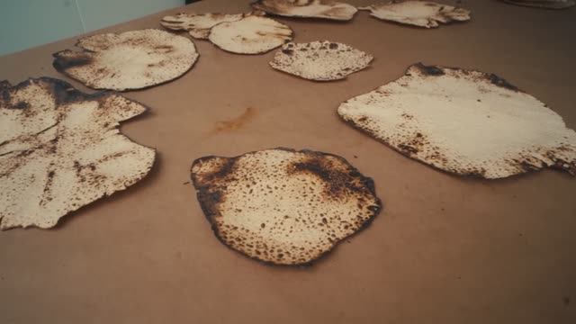 Йешива «Роа Исраэль» — Попурри гимнов хвалы и радости. Выпечка мацы!