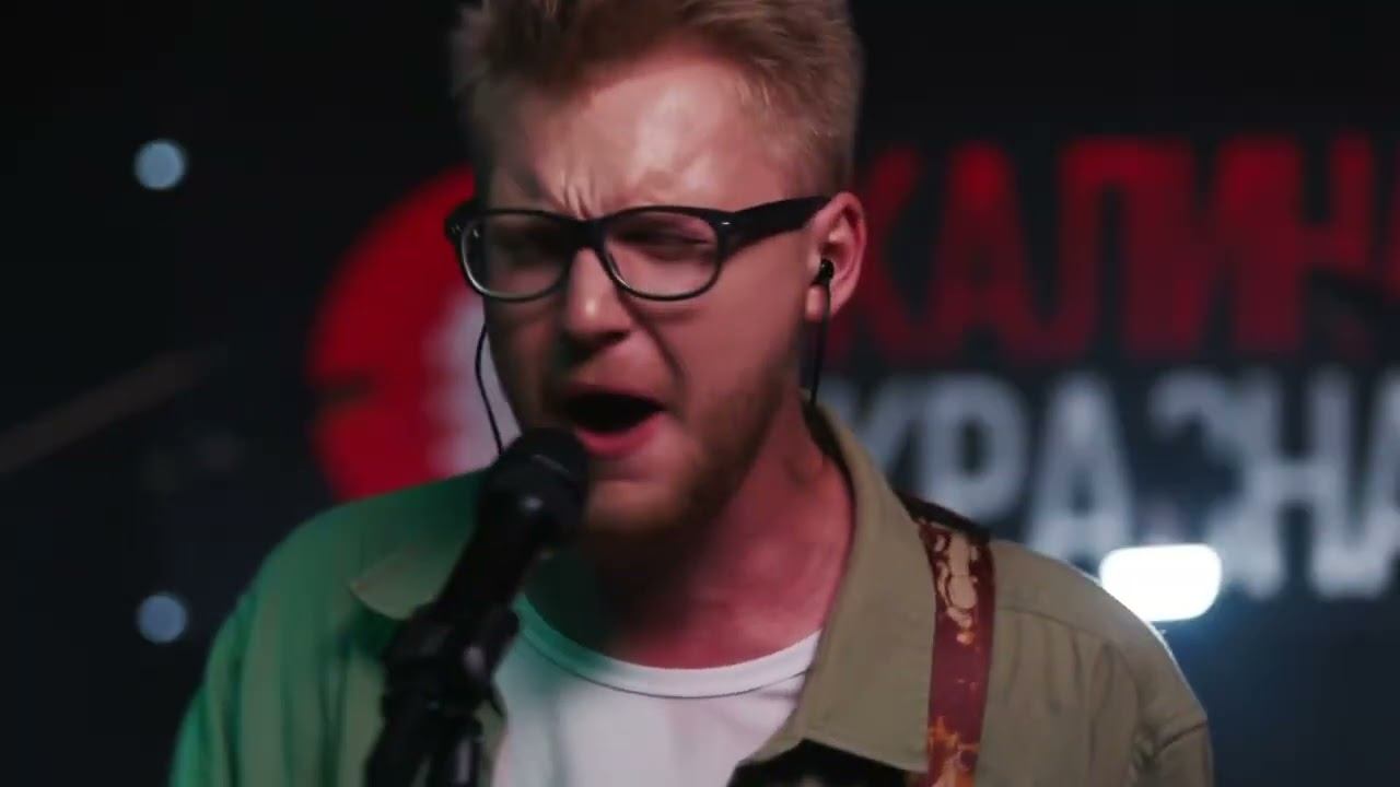 Спать на потолке - кот