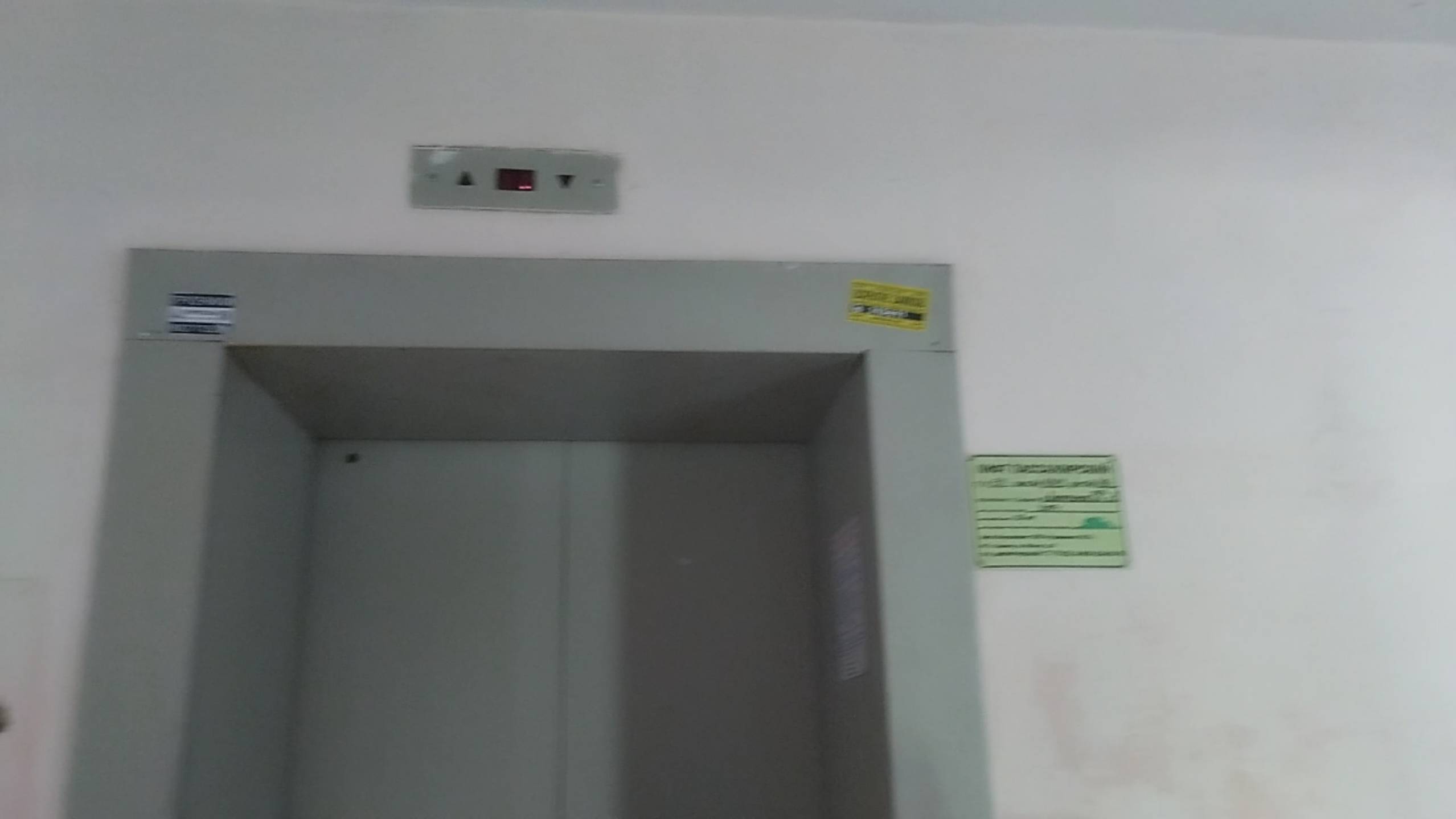 Двухсторонний лифт КМЗ 2006 года. Саранск, Волгоградская 138Б, 2 подъезд