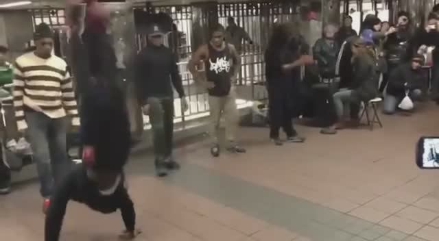 Bad Balance представили трек "Ленинградский олд-скул" (отрезок)