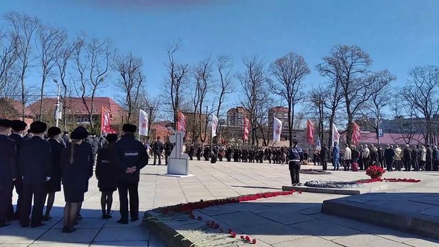 Калининград 3 апреля 2025 г. Почетные караулы возле Памятника 1200 гвардейцам