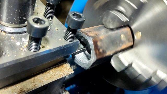 Стальная, накидная гайка с резьбой 1"на 14ниток.