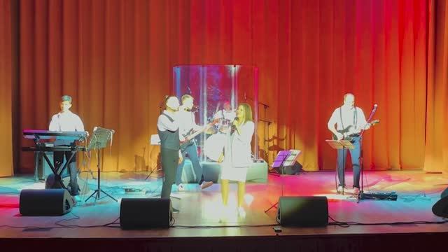 Эй, красотка! - ВИА "Зелёная улица" с дуэтом "Се-ля-Ви": Сергей Жердев и Виктория Полинская