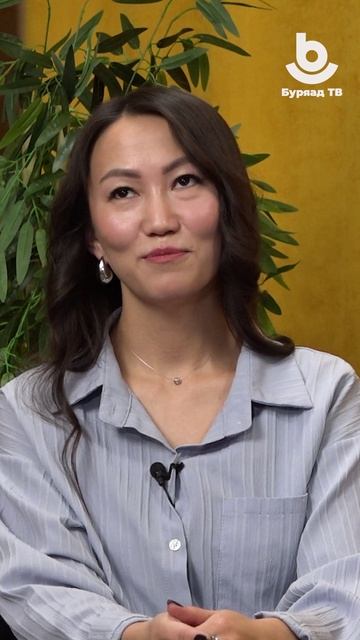 «Лаккитон» бүлгэмэй гол дуушан Лариса Михайлова ээлжээтэ «Холбон харилсая» дамжуулгымнай айлшан.