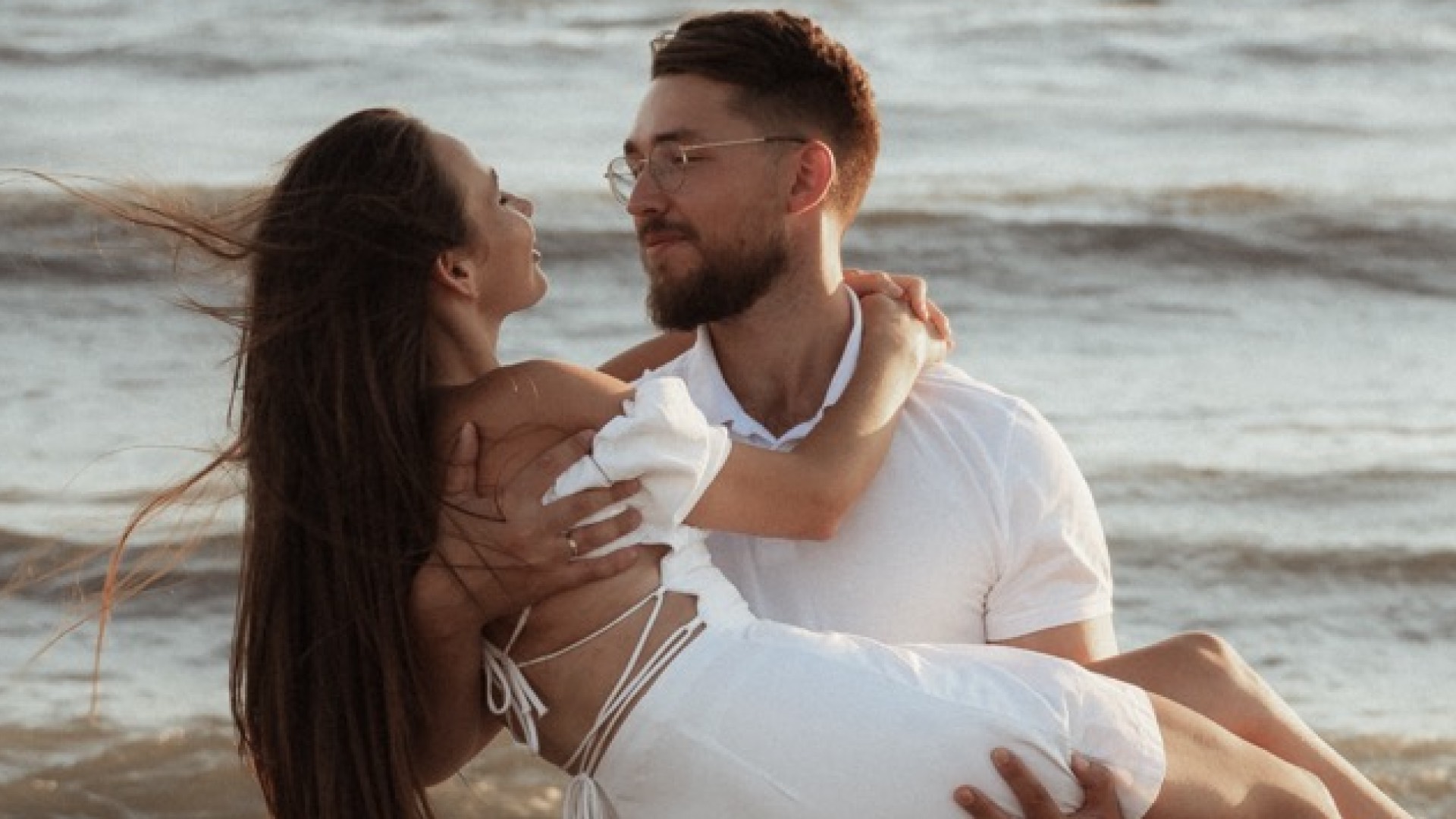 Как сохранить семью после 20 лет совместной жизни? Разбор женщины