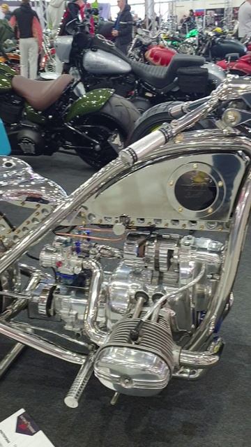 Яркий кастом от российских умельцев из Custom Garage 67 и Bom Muffler