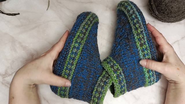 04-04-2025. Готовая работа и маленький косяк.Пряжа для будущих тапочек,носочков 🧶🧦