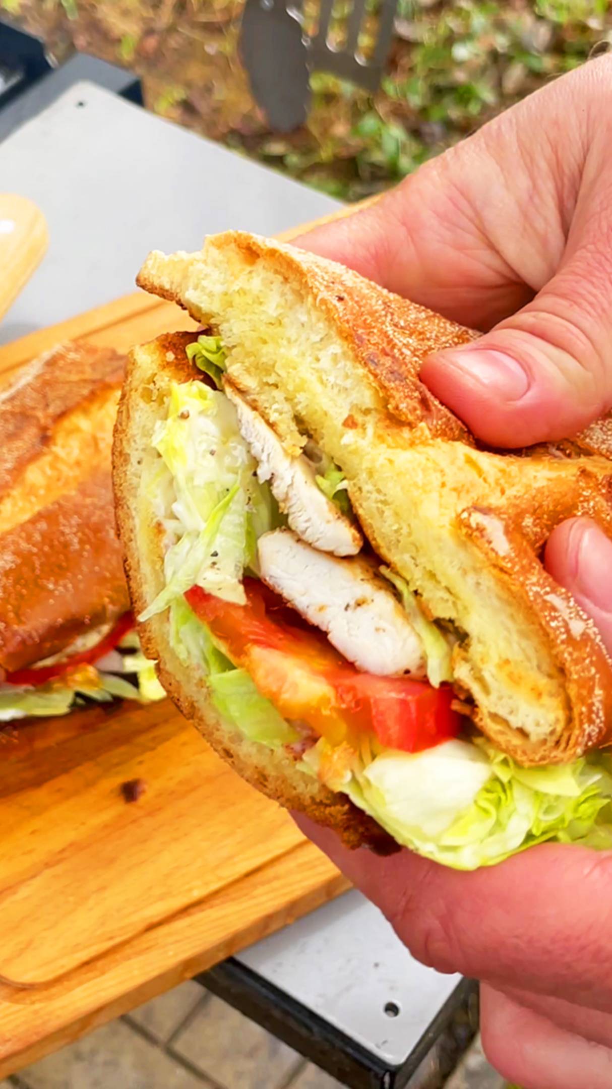 Гриль-сэндвич "Цезарь". Пальчики оближешь! #shorts