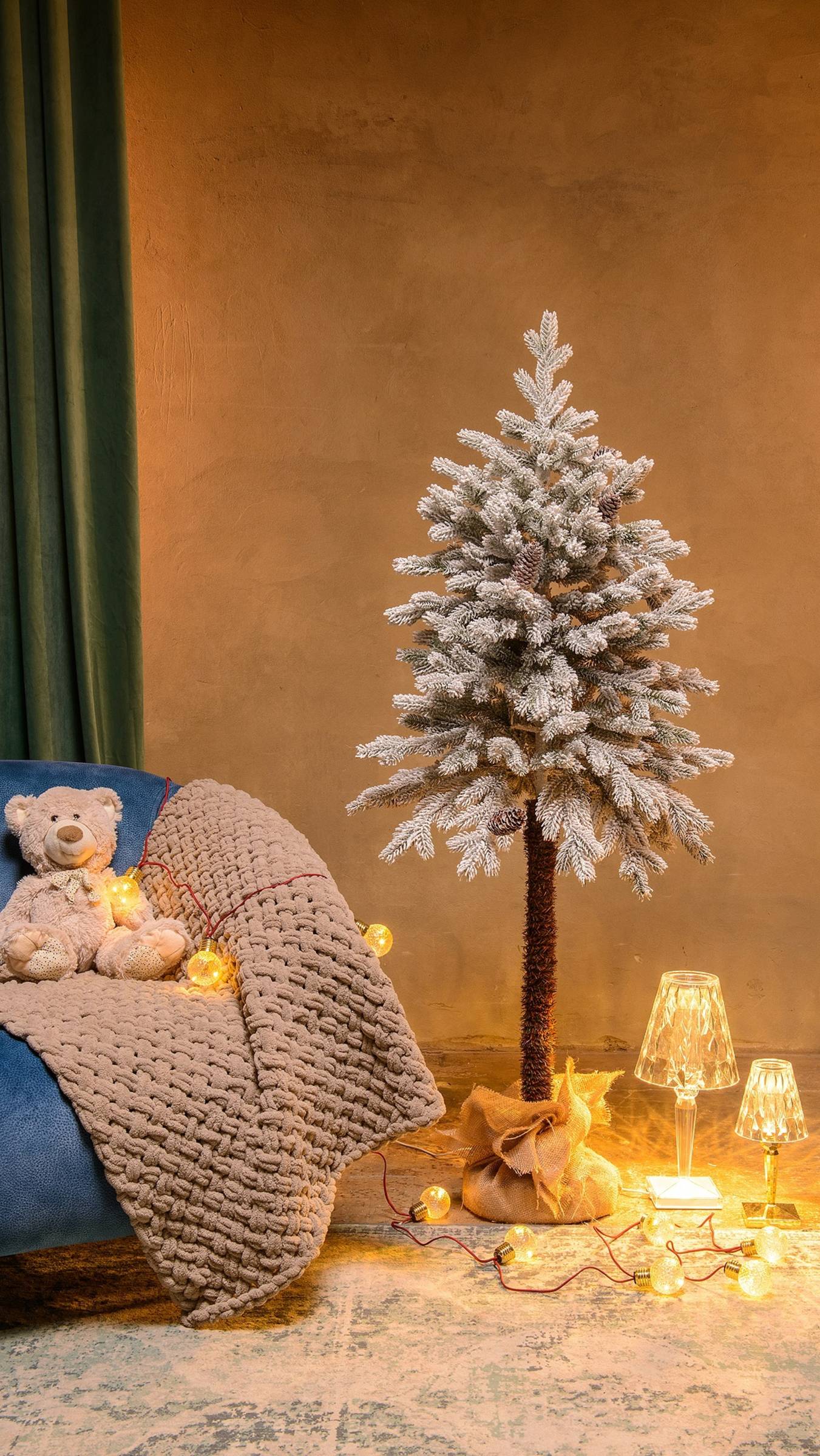 Искусственная елка Камилла заснеженная с шишками 150 см., 100% литая хвоя, ЕлкиТорг