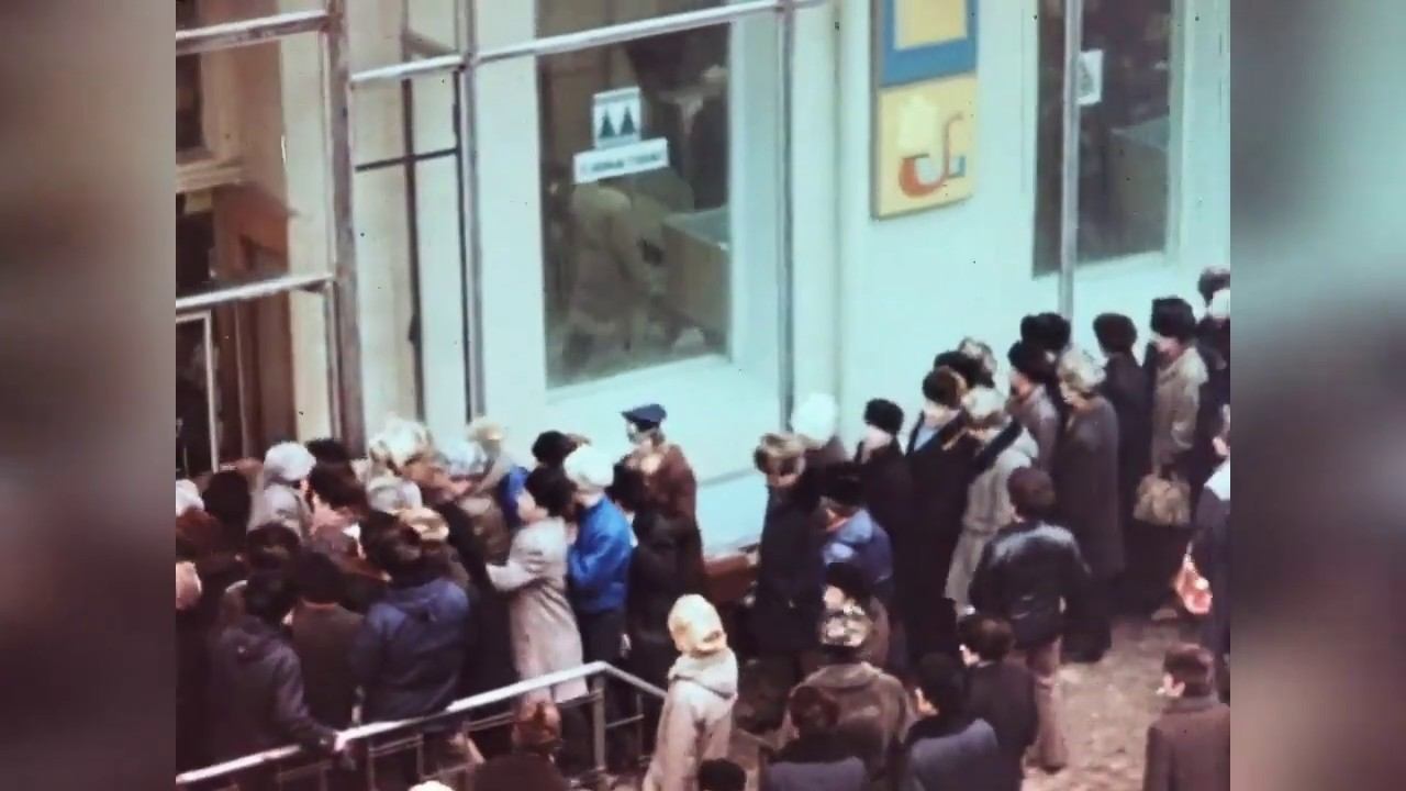 Вспомним молодость и жизнь в очередях.