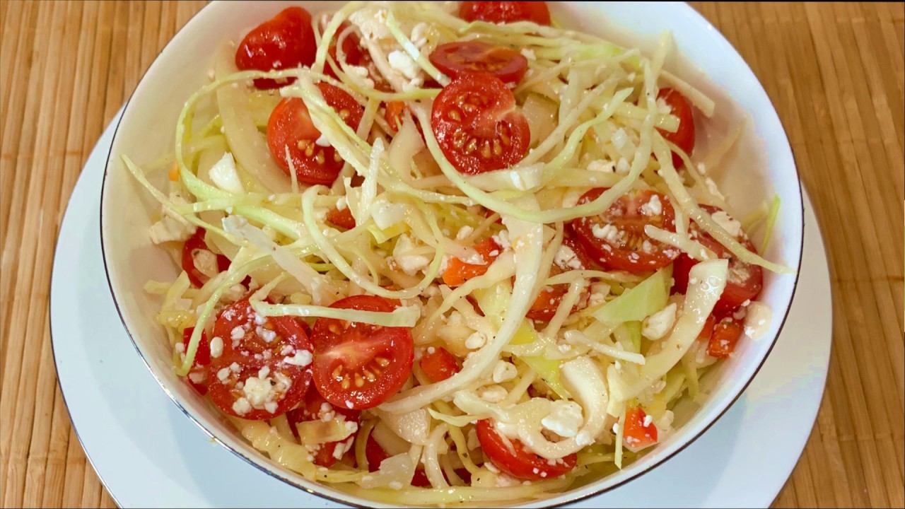 Капустный салат с томатами и творогом