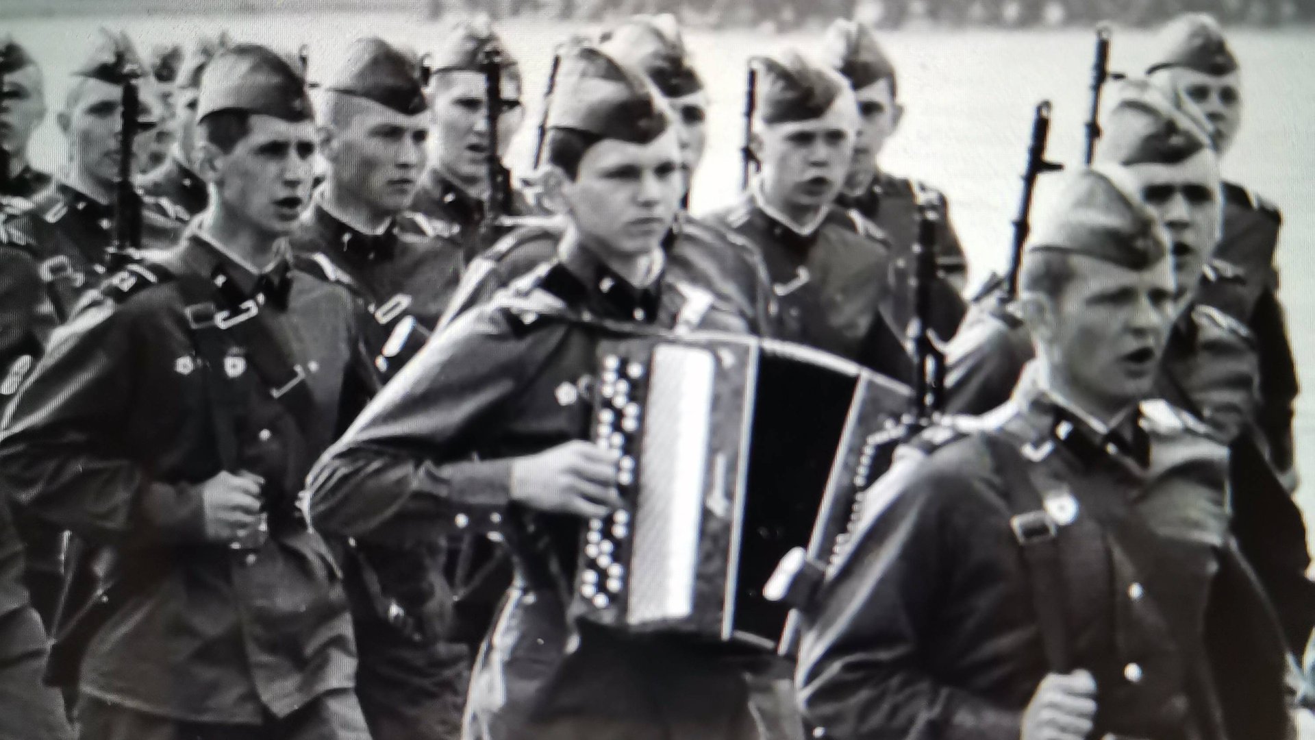 Солдаты в поход (В путь)