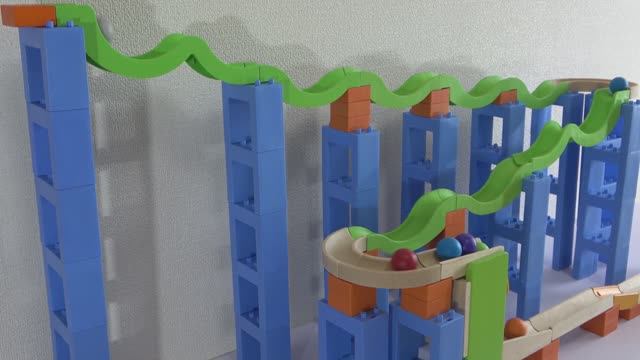 Эксперименты + успокаивающие игры для детей! Ручей, звук воды и ASMR ☆ Вода с длинным склоном и проз